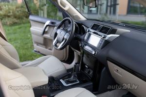 Melns Toyota Land Cruiser 2015 Tallina, ar dzinēja tilpumu 3.00 L un nobraukumu 210 tūkst. km par 27700 €, foto 10 vietnē AUTOMOTO.COM.LV