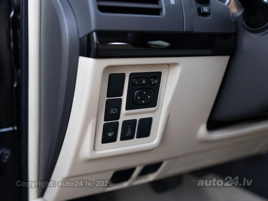 Melns Toyota Land Cruiser 2015 Tallina, ar dzinēja tilpumu 3.00 L un nobraukumu 210 tūkst. km par 27700 €, foto 14 vietnē AUTOMOTO.COM.LV