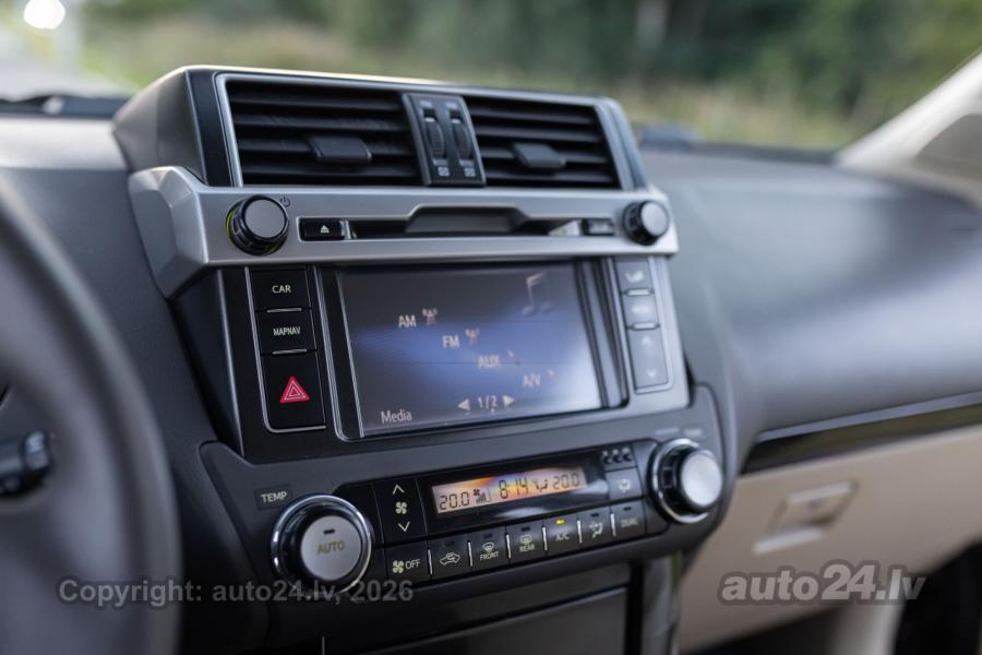 Melns Toyota Land Cruiser 2015 Tallina, ar dzinēja tilpumu 3.00 L un nobraukumu 210 tūkst. km par 27700 €, foto 15 vietnē AUTOMOTO.COM.LV