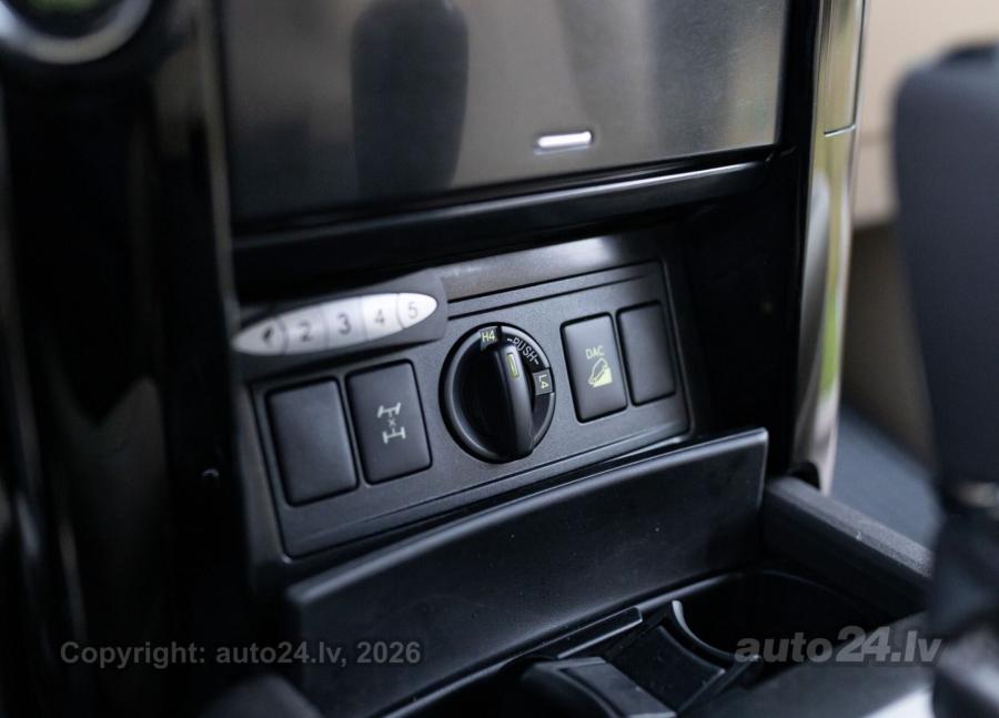 Melns Toyota Land Cruiser 2015 Tallina, ar dzinēja tilpumu 3.00 L un nobraukumu 210 tūkst. km par 27700 €, foto 18 vietnē AUTOMOTO.COM.LV