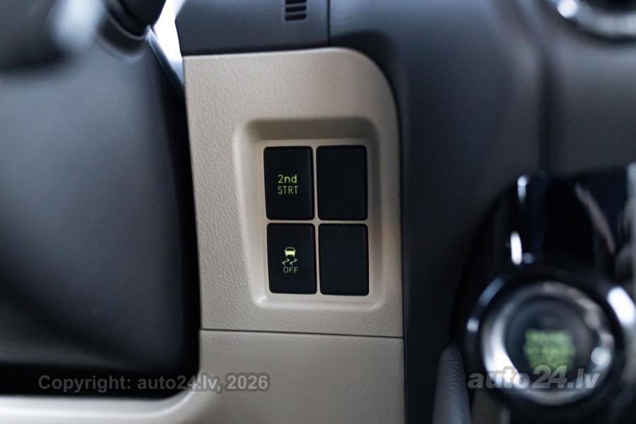 Melns Toyota Land Cruiser 2015 Tallina, ar dzinēja tilpumu 3.00 L un nobraukumu 210 tūkst. km par 27700 €, foto 19 vietnē AUTOMOTO.COM.LV