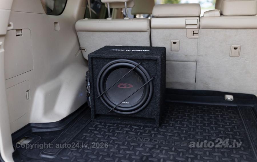Melns Toyota Land Cruiser 2015 Tallina, ar dzinēja tilpumu 3.00 L un nobraukumu 210 tūkst. km par 27700 €, foto 23 vietnē AUTOMOTO.COM.LV