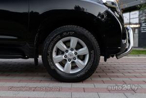 Melns Toyota Land Cruiser 2015 Tallina, ar dzinēja tilpumu 3.00 L un nobraukumu 210 tūkst. km par 27700 €, foto 25 vietnē AUTOMOTO.COM.LV