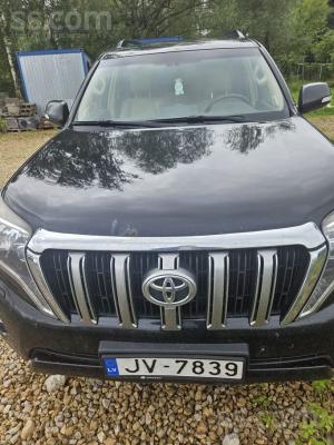 Black Toyota Land Cruiser 2015 in Riga, with an engine capacity of 3.00 L and mileage of 340 thousand km for 22000 €, photo 6 on AUTOMOTO.COM.LV