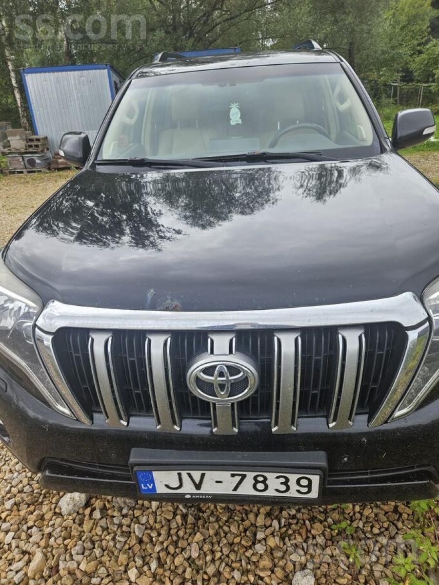 Black Toyota Land Cruiser 2015 in Riga, with an engine capacity of 3.00 L and mileage of 340 thousand km for 22000 €, photo 6 on AUTOMOTO.COM.LV