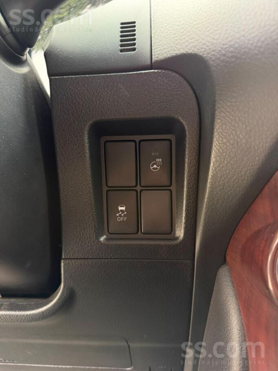 Черный Тойота Ленд Крузер 2015 в Рига, объемом двигателя 3.00 л и пробегом 300 тыс. км за 29500 €, фото 12 на AUTOMOTO.COM.LV
