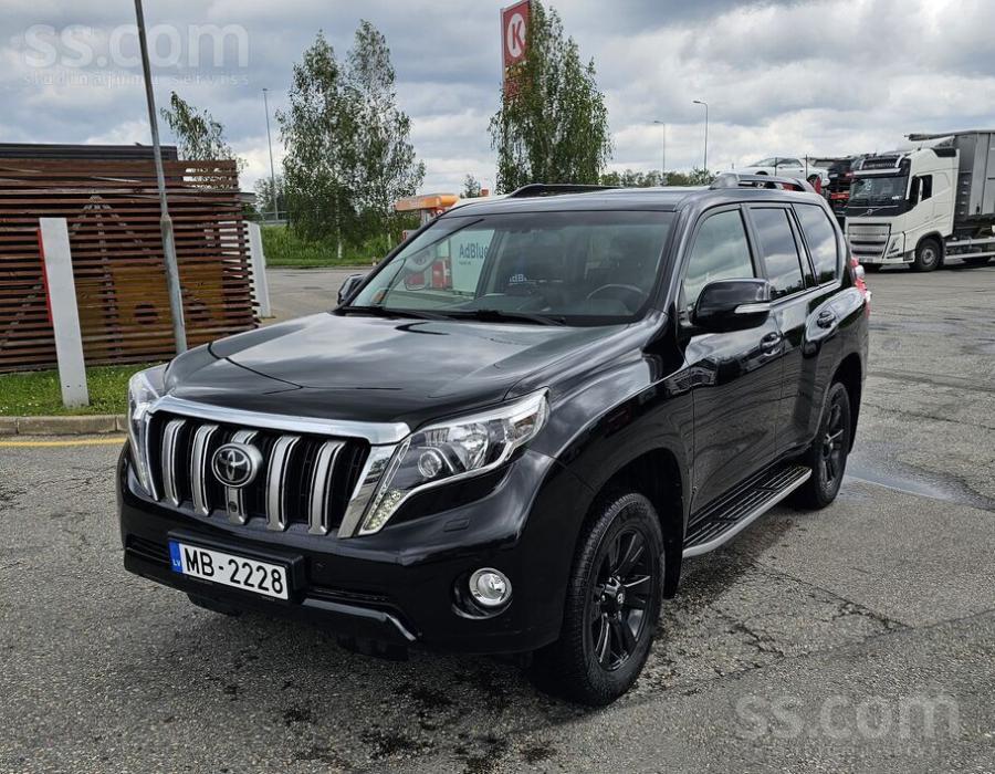 Black Toyota Land Cruiser 2016 in Riga, with an engine capacity of 2.80 L and mileage of 149 thousand km for 29500 €, photo 1 on AUTOMOTO.COM.LV