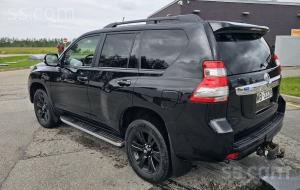 Black Toyota Land Cruiser 2016 in Riga, with an engine capacity of 2.80 L and mileage of 149 thousand km for 29500 €, photo 4 on AUTOMOTO.COM.LV