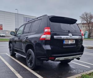 Black Toyota Land Cruiser 2016 in Tallinn, with an engine capacity of 2.80 L and mileage of 188 thousand km for 31800 €, photo 5 on AUTOMOTO.COM.LV