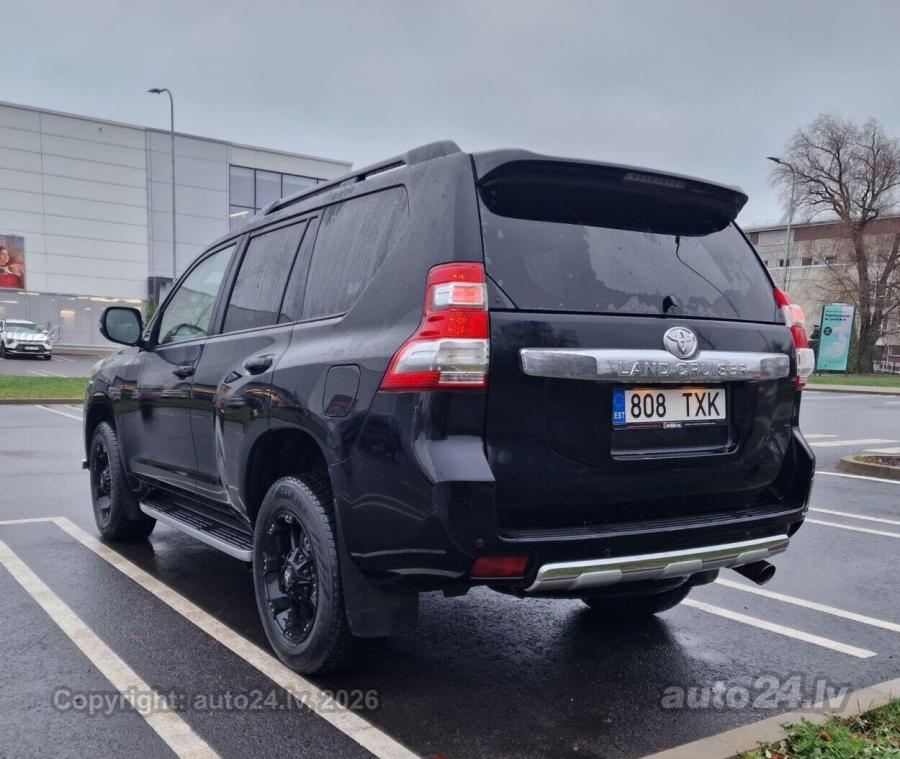Black Toyota Land Cruiser 2016 in Tallinn, with an engine capacity of 2.80 L and mileage of 188 thousand km for 31800 €, photo 5 on AUTOMOTO.COM.LV