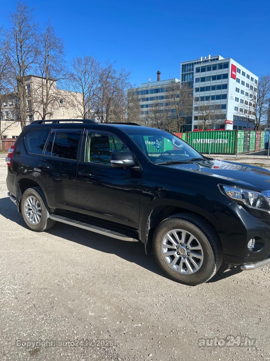 Black Toyota Land Cruiser 2016 in Tallinn, with an engine capacity of 2.80 L and mileage of 229 thousand km for 33000 €, photo 9 on AUTOMOTO.COM.LV