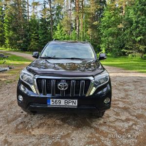 Melns Toyota Land Cruiser 2016 Tallina, ar dzinēja tilpumu 2.80 L un nobraukumu 295 tūkst. km par 28500 €, foto  vietnē AUTOMOTO.COM.LV