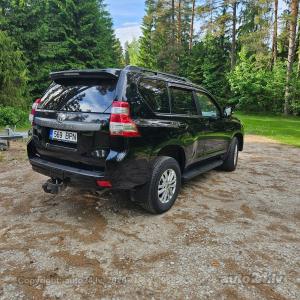 Melns Toyota Land Cruiser 2016 Tallina, ar dzinēja tilpumu 2.80 L un nobraukumu 295 tūkst. km par 28500 €, foto 4 vietnē AUTOMOTO.COM.LV