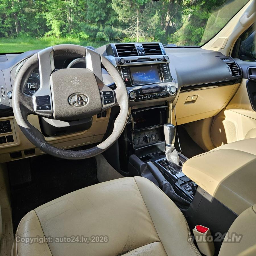 Melns Toyota Land Cruiser 2016 Tallina, ar dzinēja tilpumu 2.80 L un nobraukumu 295 tūkst. km par 28500 €, foto 6 vietnē AUTOMOTO.COM.LV