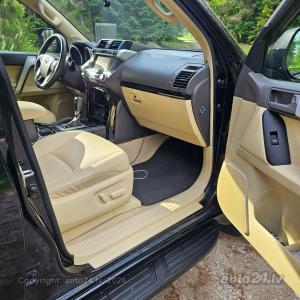 Melns Toyota Land Cruiser 2016 Tallina, ar dzinēja tilpumu 2.80 L un nobraukumu 295 tūkst. km par 28500 €, foto 9 vietnē AUTOMOTO.COM.LV