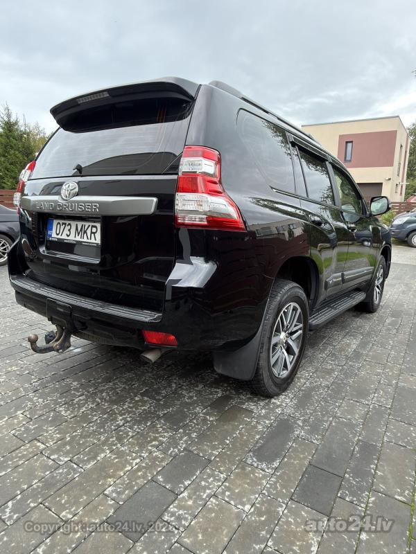 Black Toyota Land Cruiser 2016 in Tallinn, with an engine capacity of 2.80 L and mileage of 210 thousand km for 30000 €, photo 5 on AUTOMOTO.COM.LV