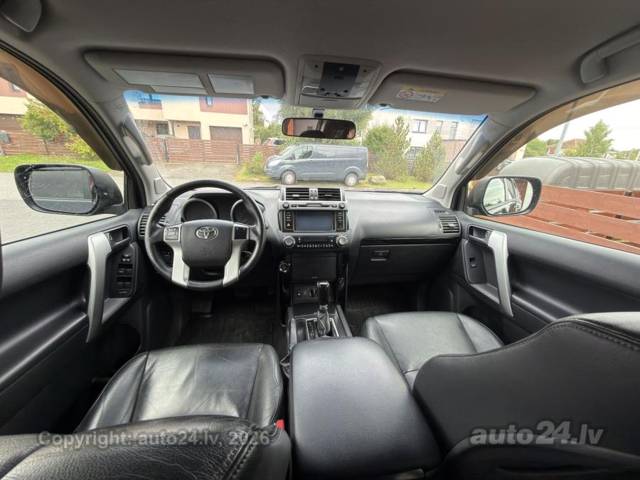 Black Toyota Land Cruiser 2016 in Tallinn, with an engine capacity of 2.80 L and mileage of 210 thousand km for 30000 €, photo 10 on AUTOMOTO.COM.LV