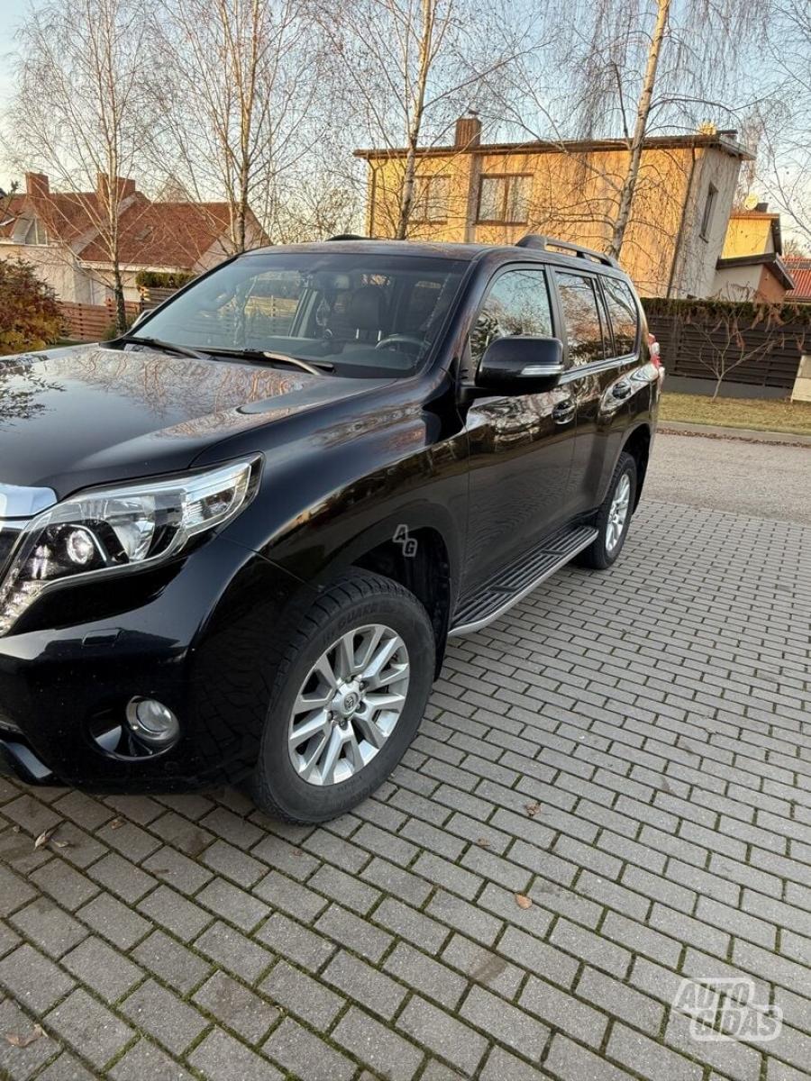 Melns Toyota Land Cruiser 2017 Viļņa, ar dzinēja tilpumu 2.80 L un nobraukumu 371 tūkst. km par 30000 €, foto 1 vietnē AUTOMOTO.COM.LV