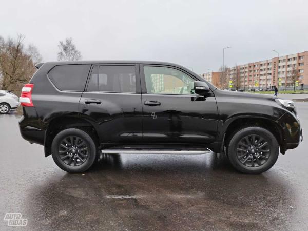 Black Toyota Land Cruiser 2017 in Siauliai, with an engine capacity of 2.80 L and mileage of 223 thousand km for 31000 €, photo 4 on AUTOMOTO.COM.LV
