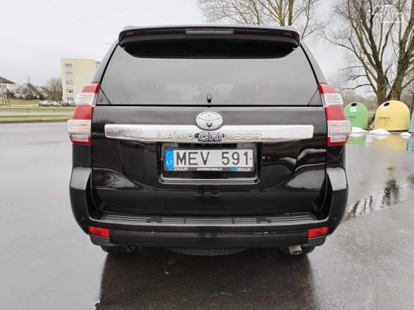 Black Toyota Land Cruiser 2017 in Siauliai, with an engine capacity of 2.80 L and mileage of 223 thousand km for 31000 €, photo 7 on AUTOMOTO.COM.LV