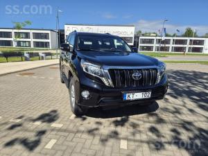 Melns Toyota Land Cruiser 2017 Rīga, ar dzinēja tilpumu 2.80 L un nobraukumu 246 tūkst. km par 33500 €, foto 3 vietnē AUTOMOTO.COM.LV