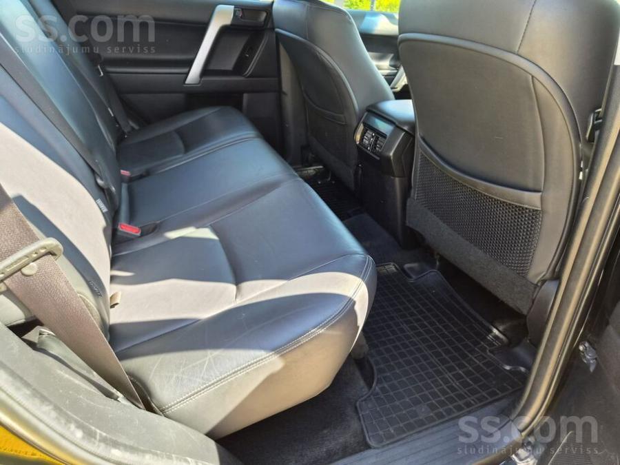 Melns Toyota Land Cruiser 2017 Rīga, ar dzinēja tilpumu 2.80 L un nobraukumu 246 tūkst. km par 33500 €, foto 11 vietnē AUTOMOTO.COM.LV