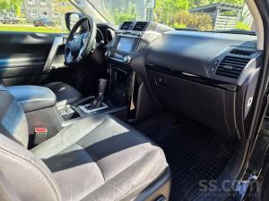 Melns Toyota Land Cruiser 2017 Rīga, ar dzinēja tilpumu 2.80 L un nobraukumu 246 tūkst. km par 33500 €, foto 12 vietnē AUTOMOTO.COM.LV