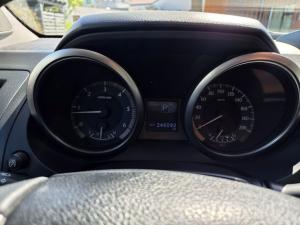 Melns Toyota Land Cruiser 2017 Rīga, ar dzinēja tilpumu 2.80 L un nobraukumu 246 tūkst. km par 33500 €, foto 13 vietnē AUTOMOTO.COM.LV