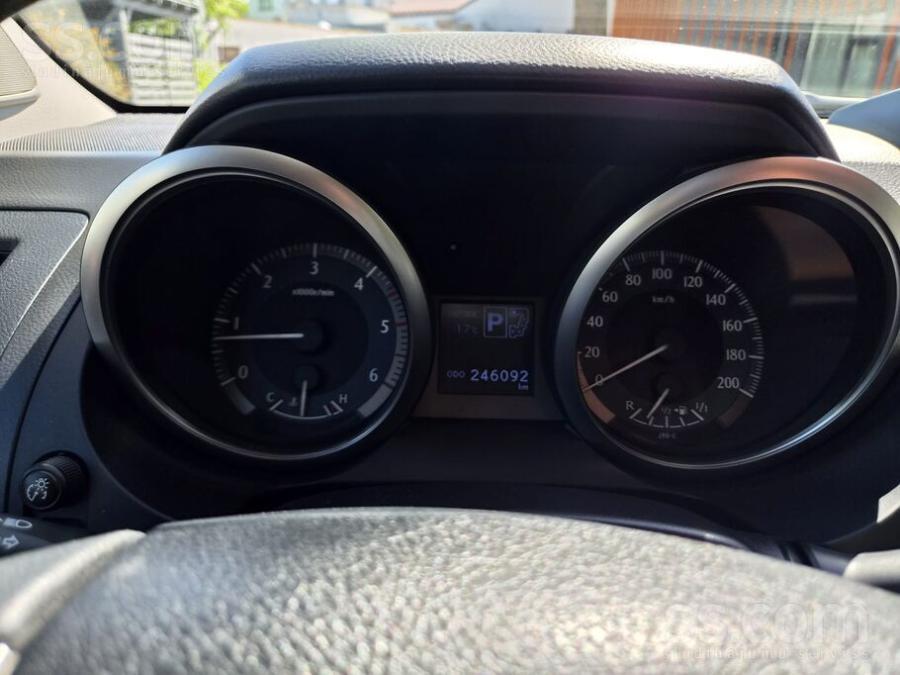 Melns Toyota Land Cruiser 2017 Rīga, ar dzinēja tilpumu 2.80 L un nobraukumu 246 tūkst. km par 33500 €, foto 13 vietnē AUTOMOTO.COM.LV