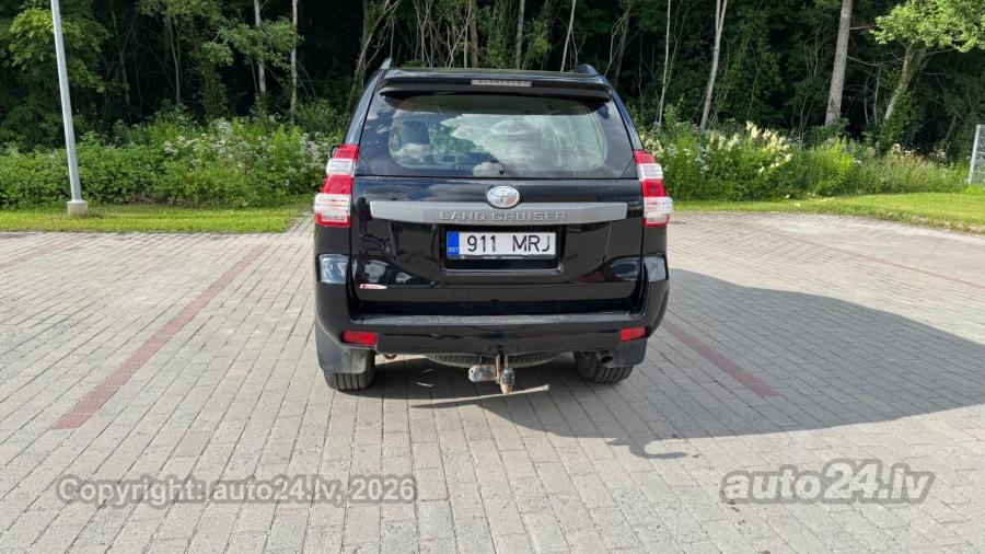Melns Toyota Land Cruiser 2017 Saue, ar dzinēja tilpumu 2.80 L un nobraukumu 127 tūkst. km par 21500 €, foto 3 vietnē AUTOMOTO.COM.LV