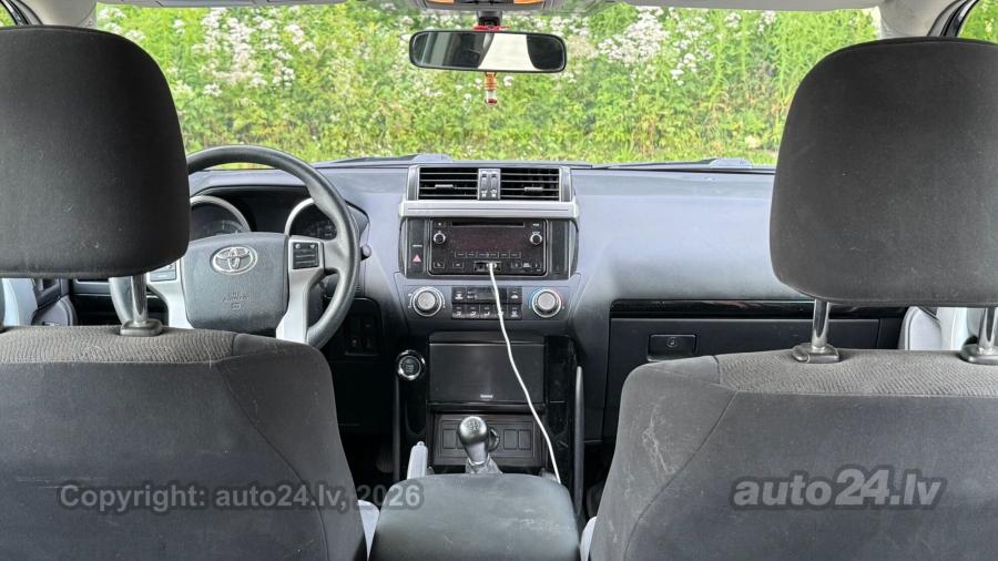 Melns Toyota Land Cruiser 2017 Saue, ar dzinēja tilpumu 2.80 L un nobraukumu 127 tūkst. km par 21500 €, foto 6 vietnē AUTOMOTO.COM.LV
