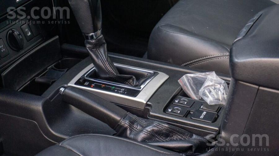 Black Toyota Land Cruiser 2017 in Riga, with an engine capacity of 2.80 L and mileage of 246 thousand km for 32190 €, photo 16 on AUTOMOTO.COM.LV