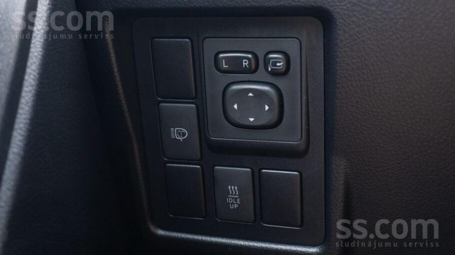 Black Toyota Land Cruiser 2017 in Riga, with an engine capacity of 2.80 L and mileage of 246 thousand km for 32190 €, photo 27 on AUTOMOTO.COM.LV