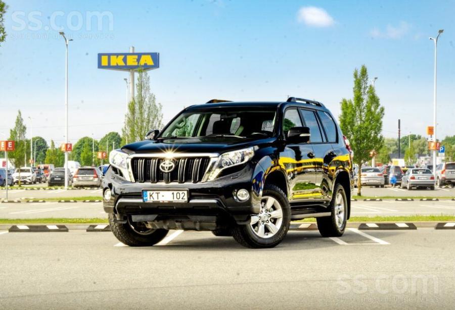 Melns Toyota Land Cruiser 2017 Rīga, ar dzinēja tilpumu 2.80 L un nobraukumu 246 tūkst. km par 32190 €, foto 1 vietnē AUTOMOTO.COM.LV