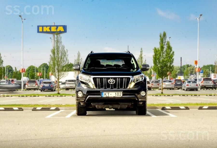 Melns Toyota Land Cruiser 2017 Rīga, ar dzinēja tilpumu 2.80 L un nobraukumu 246 tūkst. km par 32190 €, foto 4 vietnē AUTOMOTO.COM.LV