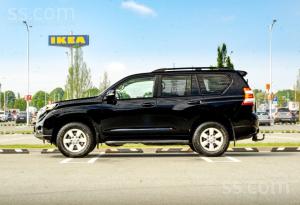 Melns Toyota Land Cruiser 2017 Rīga, ar dzinēja tilpumu 2.80 L un nobraukumu 246 tūkst. km par 32190 €, foto 6 vietnē AUTOMOTO.COM.LV