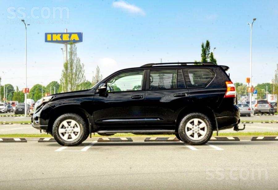 Melns Toyota Land Cruiser 2017 Rīga, ar dzinēja tilpumu 2.80 L un nobraukumu 246 tūkst. km par 32190 €, foto 6 vietnē AUTOMOTO.COM.LV