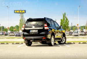 Melns Toyota Land Cruiser 2017 Rīga, ar dzinēja tilpumu 2.80 L un nobraukumu 246 tūkst. km par 32190 €, foto 7 vietnē AUTOMOTO.COM.LV