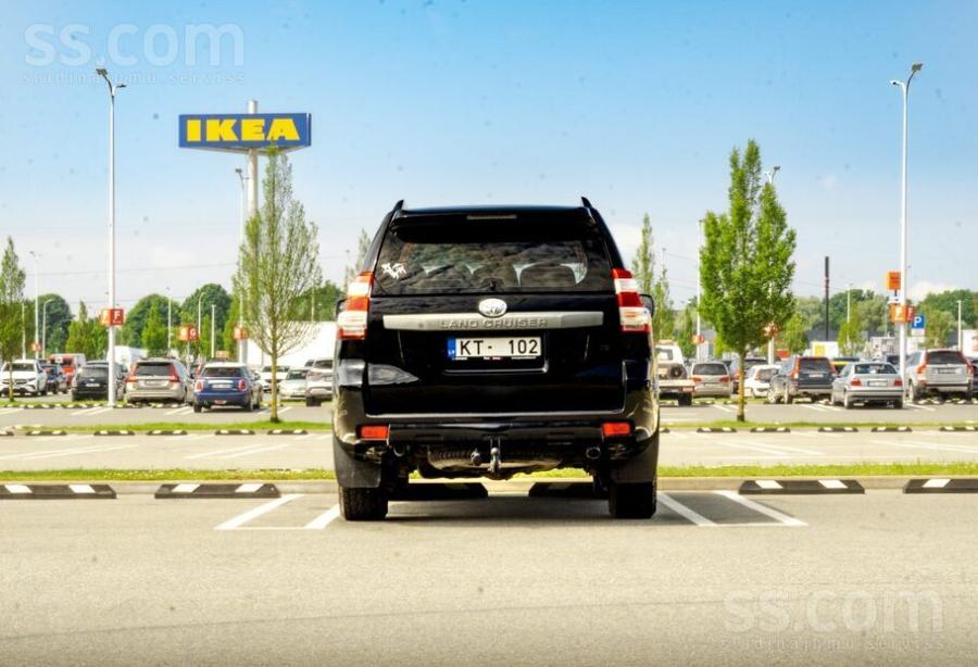 Melns Toyota Land Cruiser 2017 Rīga, ar dzinēja tilpumu 2.80 L un nobraukumu 246 tūkst. km par 32190 €, foto 8 vietnē AUTOMOTO.COM.LV