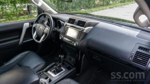 Melns Toyota Land Cruiser 2017 Rīga, ar dzinēja tilpumu 2.80 L un nobraukumu 246 tūkst. km par 32190 €, foto 12 vietnē AUTOMOTO.COM.LV