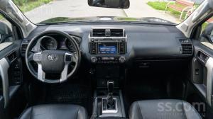 Melns Toyota Land Cruiser 2017 Rīga, ar dzinēja tilpumu 2.80 L un nobraukumu 246 tūkst. km par 32190 €, foto 13 vietnē AUTOMOTO.COM.LV