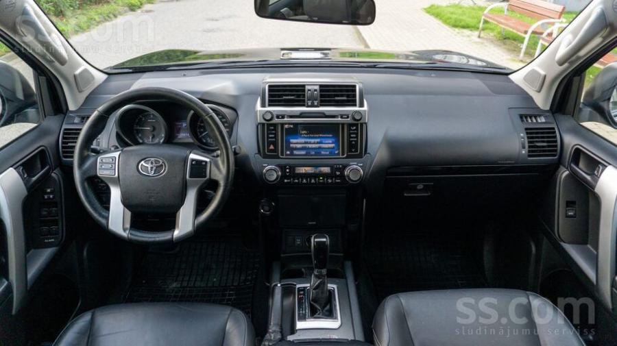 Melns Toyota Land Cruiser 2017 Rīga, ar dzinēja tilpumu 2.80 L un nobraukumu 246 tūkst. km par 32190 €, foto 13 vietnē AUTOMOTO.COM.LV