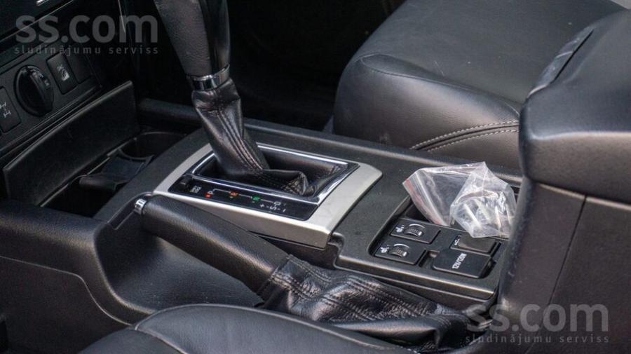 Melns Toyota Land Cruiser 2017 Rīga, ar dzinēja tilpumu 2.80 L un nobraukumu 246 tūkst. km par 32190 €, foto 16 vietnē AUTOMOTO.COM.LV
