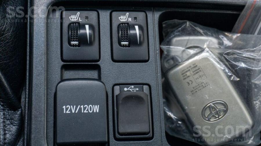 Melns Toyota Land Cruiser 2017 Rīga, ar dzinēja tilpumu 2.80 L un nobraukumu 246 tūkst. km par 32190 €, foto 17 vietnē AUTOMOTO.COM.LV