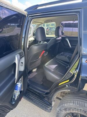 Black Toyota Land Cruiser 2017 in Ogre, with an engine capacity of 2.80 L and mileage of 204 thousand km for 33000 €, photo 14 on AUTOMOTO.COM.LV