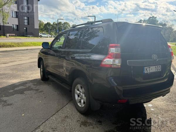 Черный Тойота Ленд Крузер 2017 в Валмиера, объемом двигателя 2.80 л и пробегом 258 тыс. км за 29000 €, фото 4 на AUTOMOTO.COM.LV