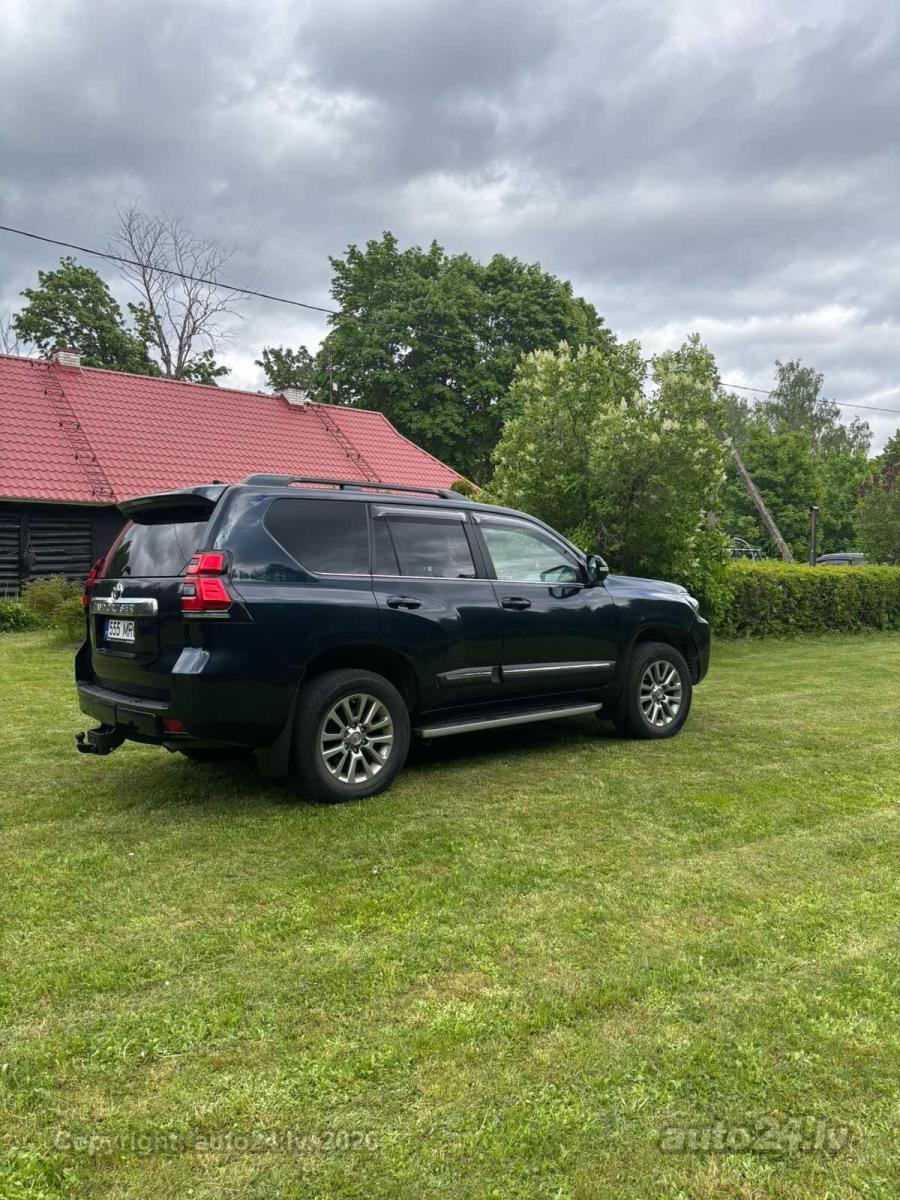 Black Toyota Land Cruiser 2018 in Tallinn, with an engine capacity of 2.80 L and mileage of 154 thousand km for 42000 €, photo 4 on AUTOMOTO.COM.LV
