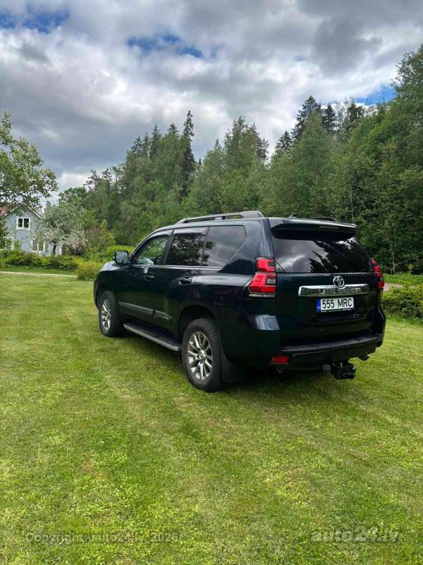 Black Toyota Land Cruiser 2018 in Tallinn, with an engine capacity of 2.80 L and mileage of 154 thousand km for 42000 €, photo 4 on AUTOMOTO.COM.LV