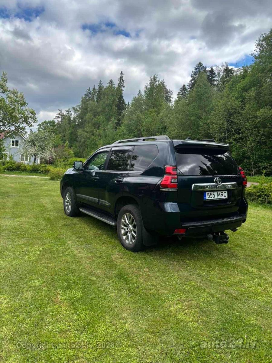 Black Toyota Land Cruiser 2018 in Tallinn, with an engine capacity of 2.80 L and mileage of 154 thousand km for 42000 €, photo 5 on AUTOMOTO.COM.LV