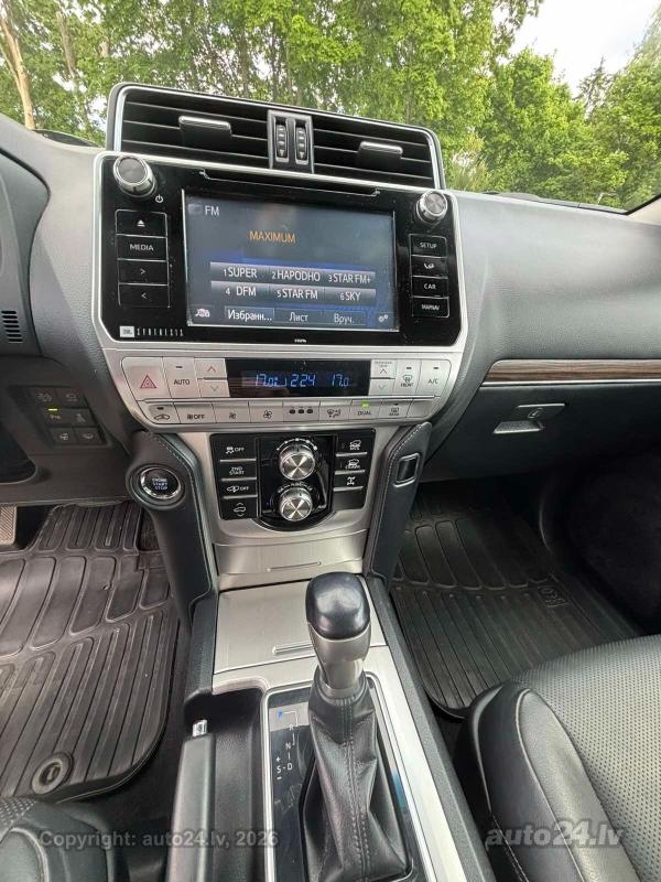 Black Toyota Land Cruiser 2018 in Tallinn, with an engine capacity of 2.80 L and mileage of 154 thousand km for 42000 €, photo 5 on AUTOMOTO.COM.LV